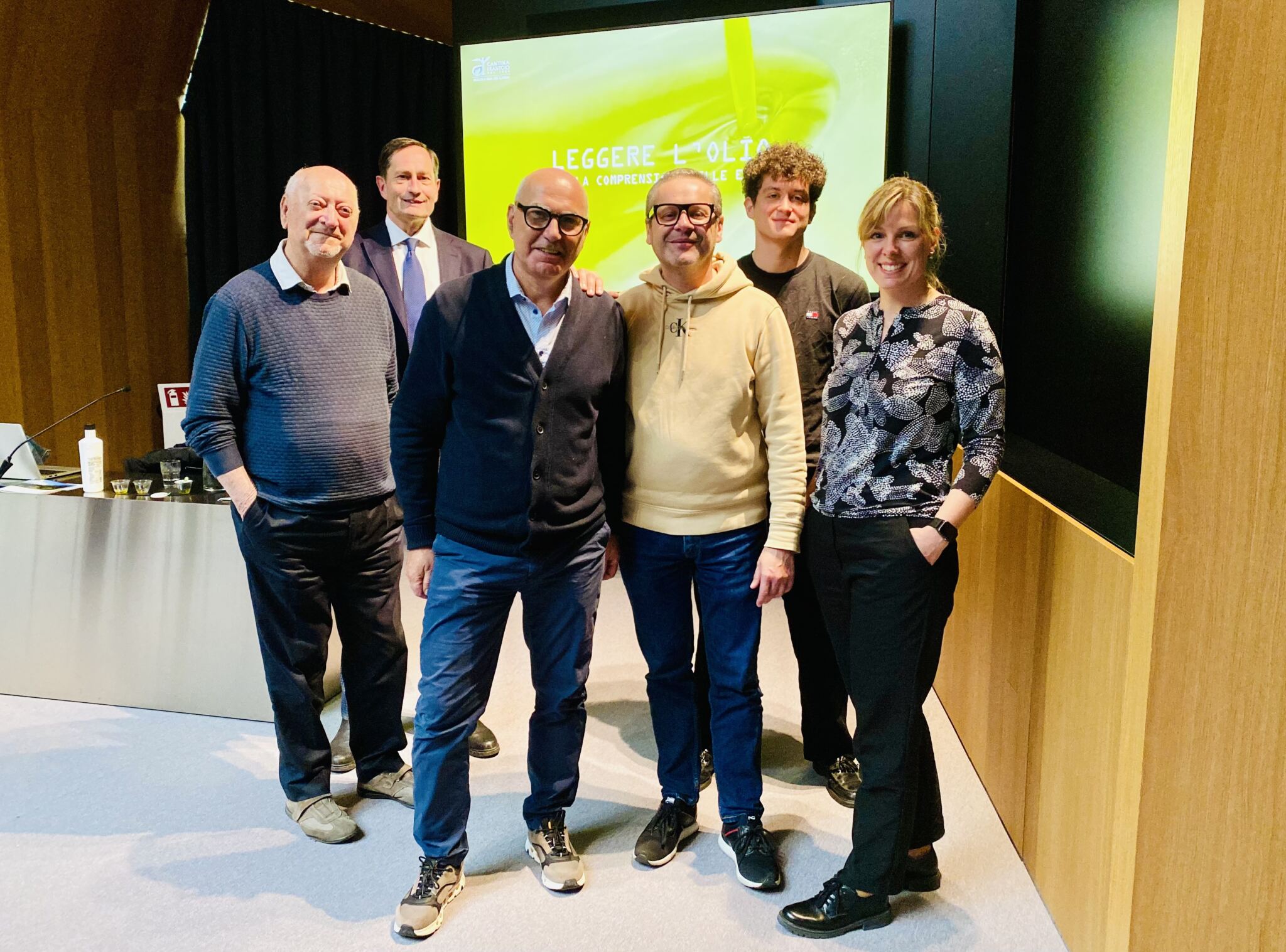 „Öl unter der Lupe: Wie man ein hochwertiges Olivenöl erkennt ...