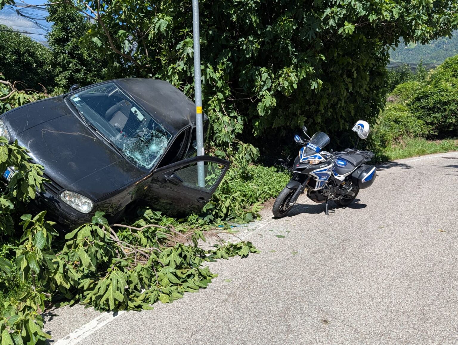 Vermutlich zu schnell: Autofahrer rammt in Meran Radfahrer – Südtirol News
